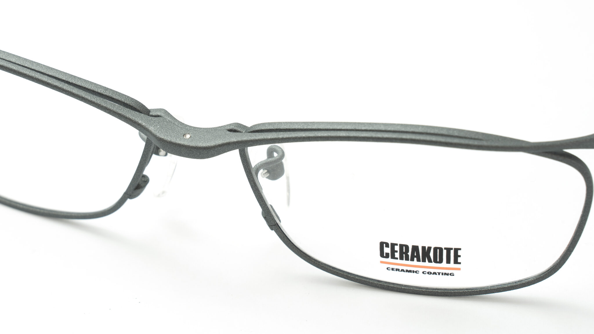 傷や腐食に強い特殊塗装【CERAKOTE セラコート】仕様の限定カラー | Zeque (ゼクー)